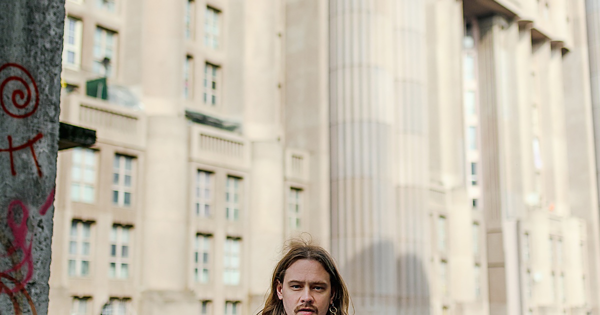 Artist studios and exhibitions in a French squat: new life for Stas ...